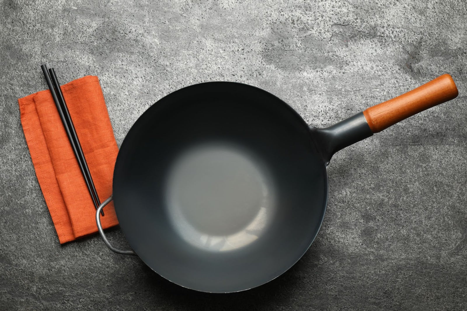 Der japanische Wok: Alles, was Sie über dieses asiatische Utensil wiss ...